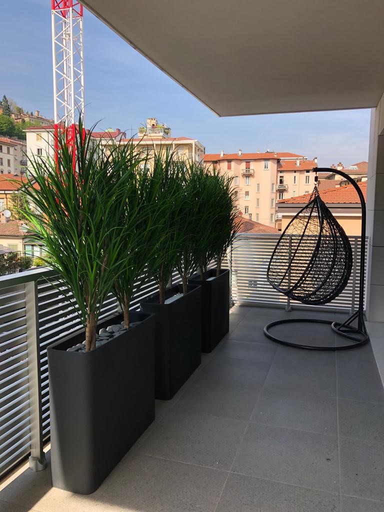 Novità 2025: Il Nuovo Catalogo per l’Arredo di Terrazze e Balconi con Piante Artificiali BM ...